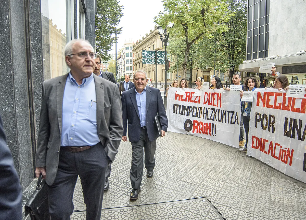 180.000 alumnos vascos se quedan sin clase por la huelga de profesores ...